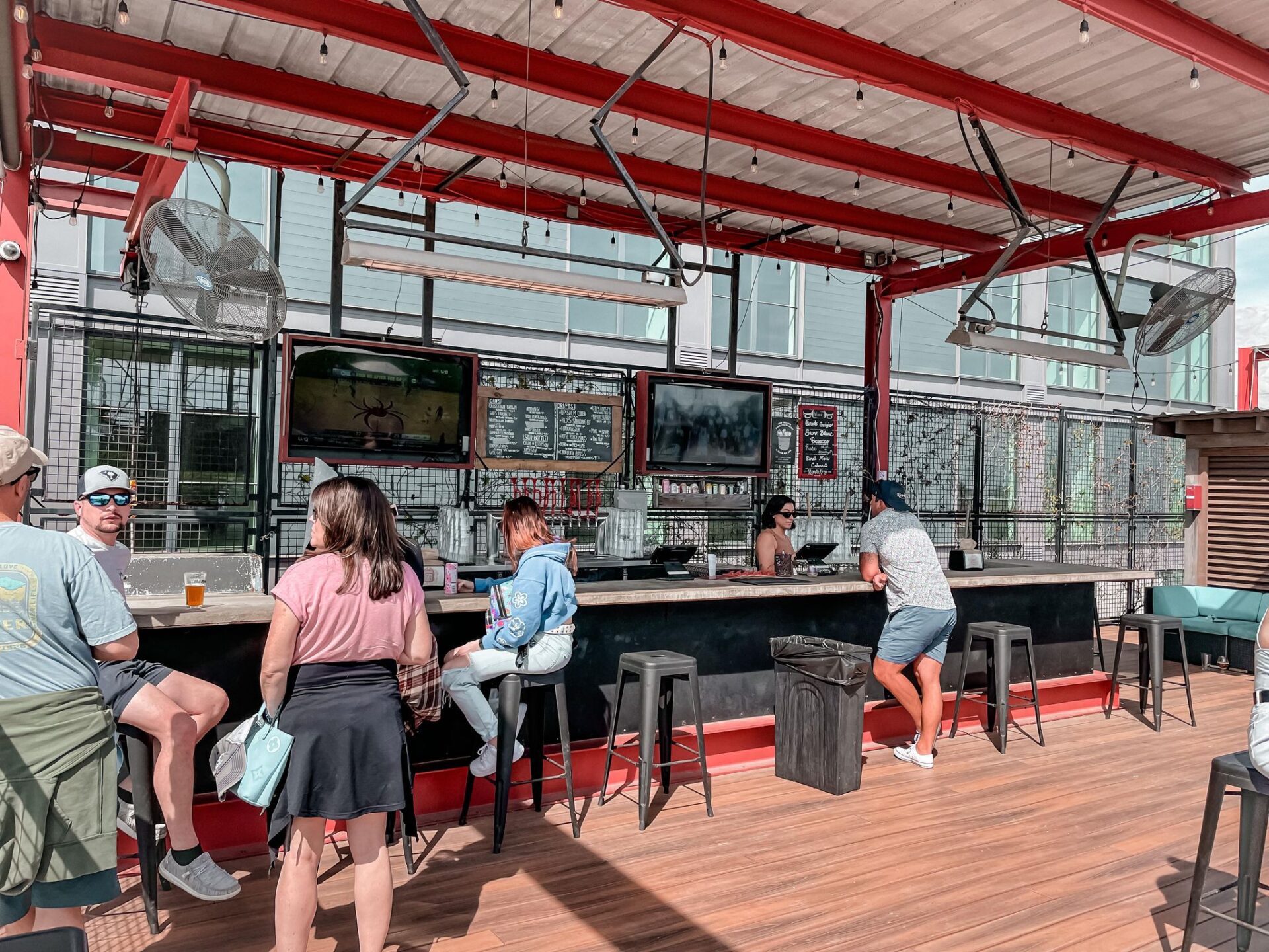 20 Best Rooftop Bars In Charleston SC in 2023 - The Traveling Drifter