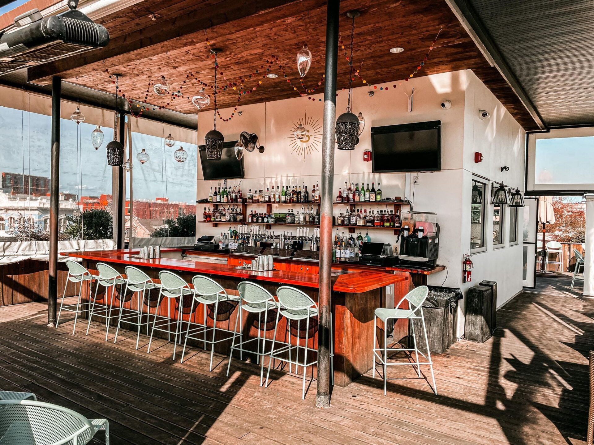 20 Best Rooftop Bars In Charleston SC in 2023 - The Traveling Drifter